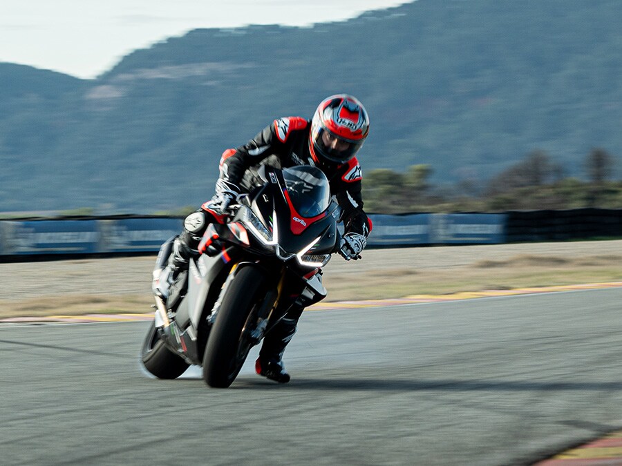 THIBAUT NOGUES REDEFINIT LES LIMITES DE LA PERFORMANCE DE LA RSV4 ...