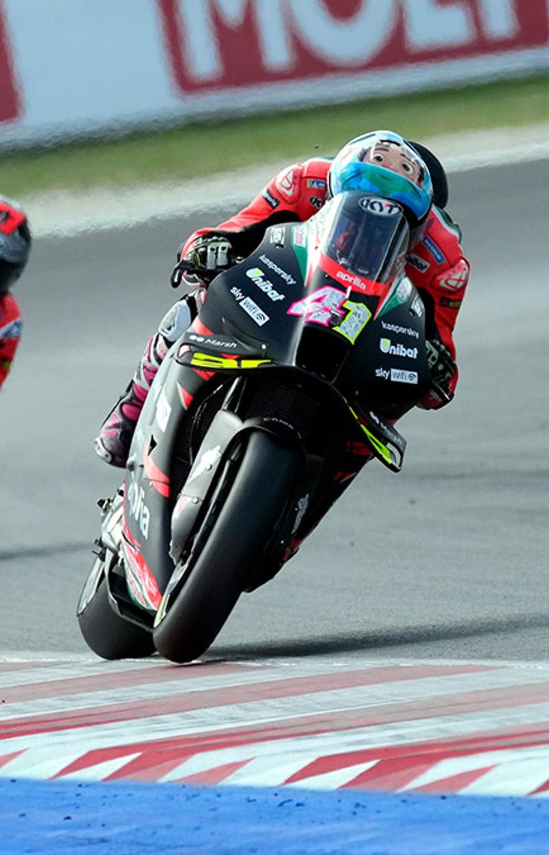 Aprilia: motorcycles and scooters. Official site