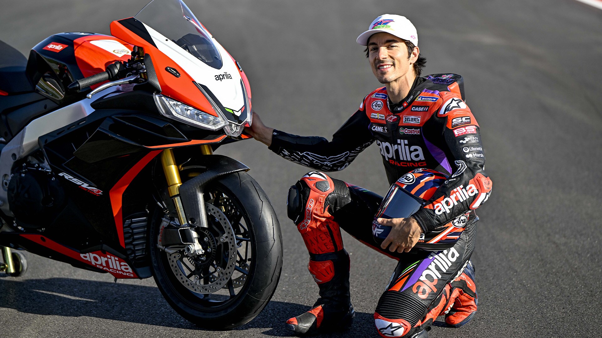 APRILIA RSV4 FACTORY EN TUONO V4 FACTORY SE-09 SBK | Aprilia NL