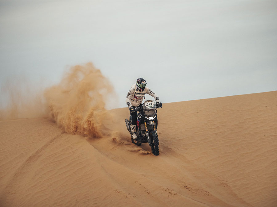 APRILIA, QUEEN OF THE DESERT | Aprilia AU