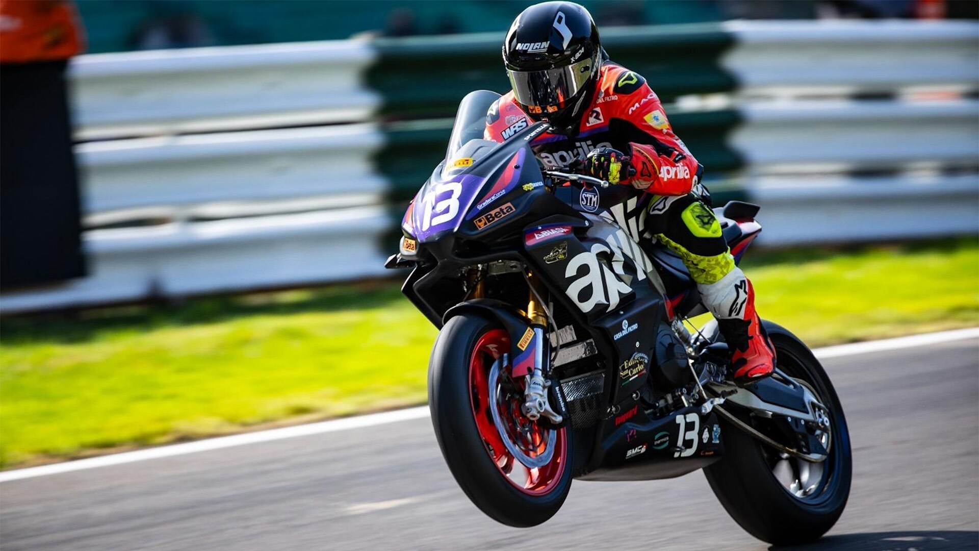 DIE APRILIA RS 660 SIEGT WEITER IN DER BRITISCHEN SUPERBIKE | Aprilia AT