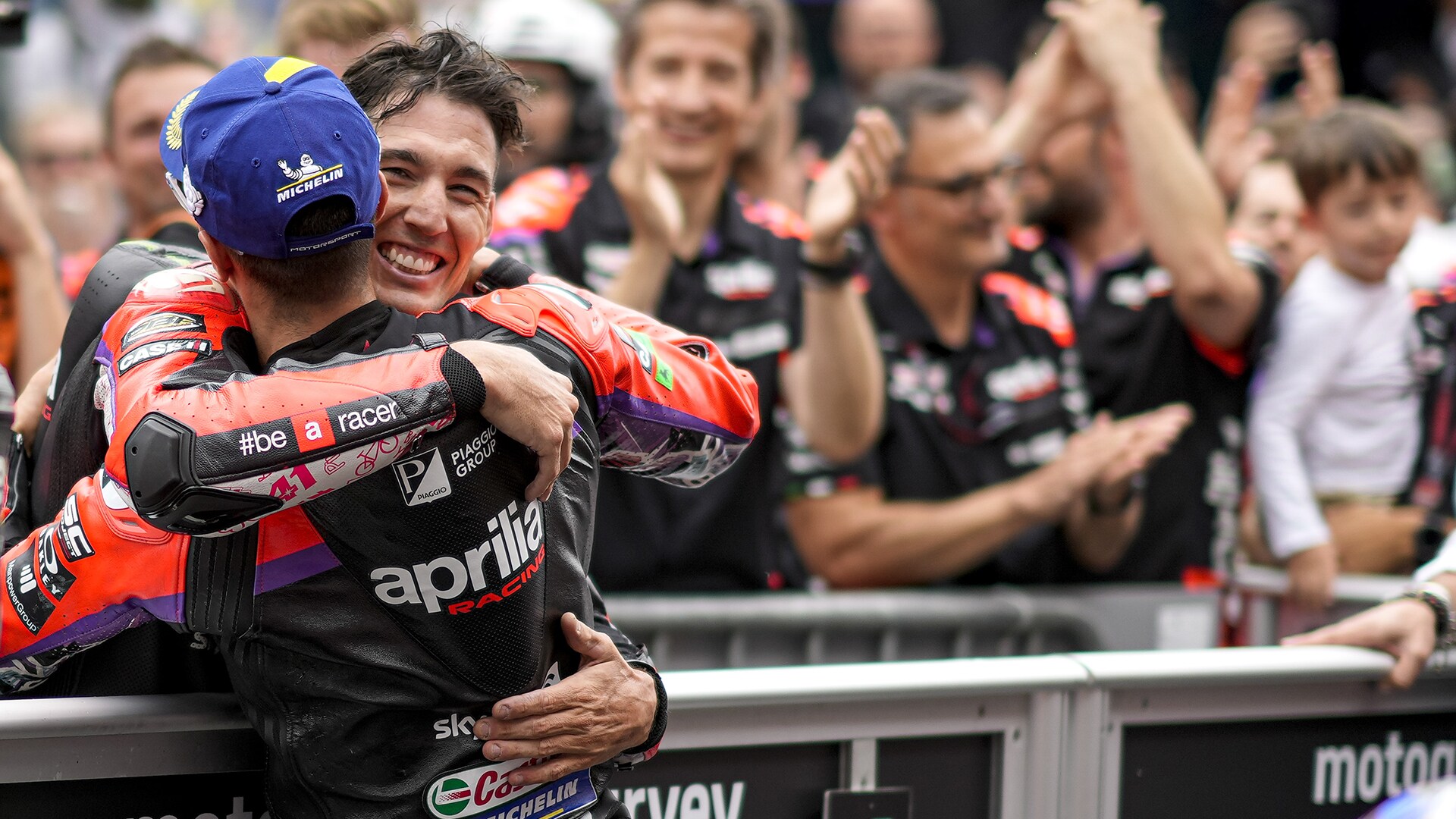 Aprilia: Motorräder und Roller. Offizielle Website