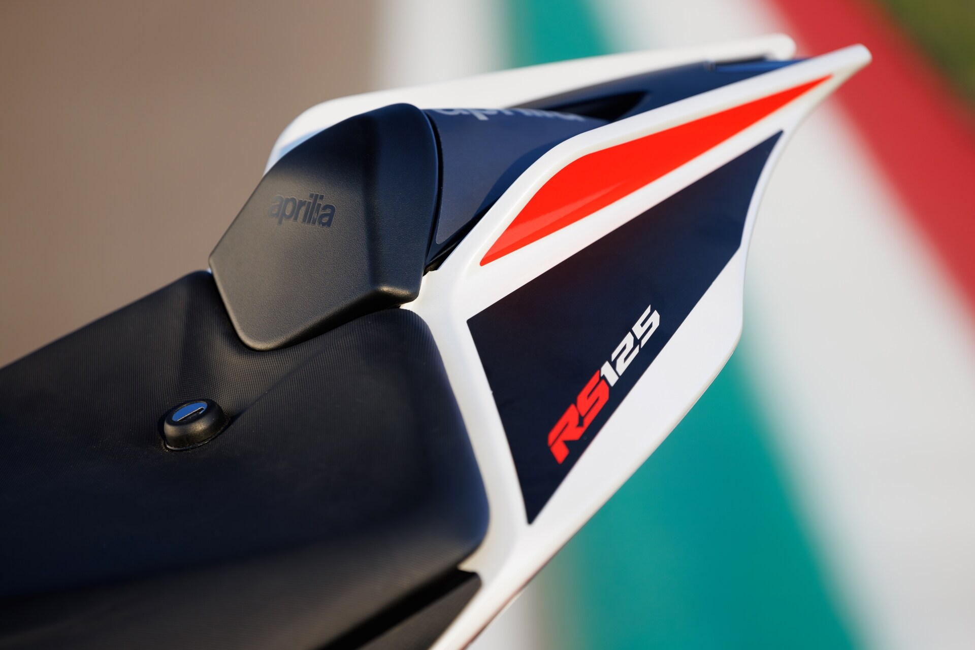 RS 125: price, colours, specs | Aprilia EN