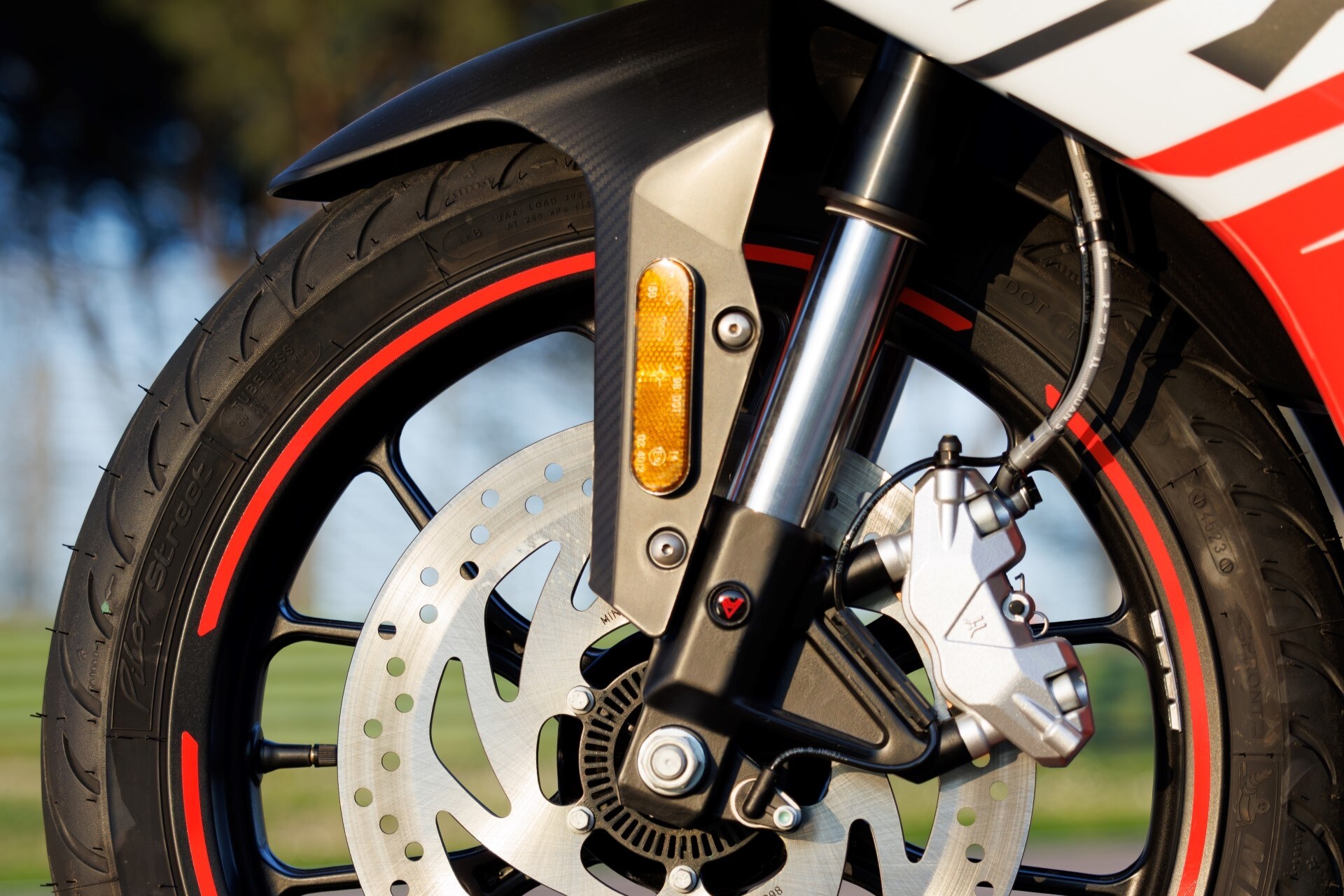 RS 125: price, colours, specs | Aprilia EN