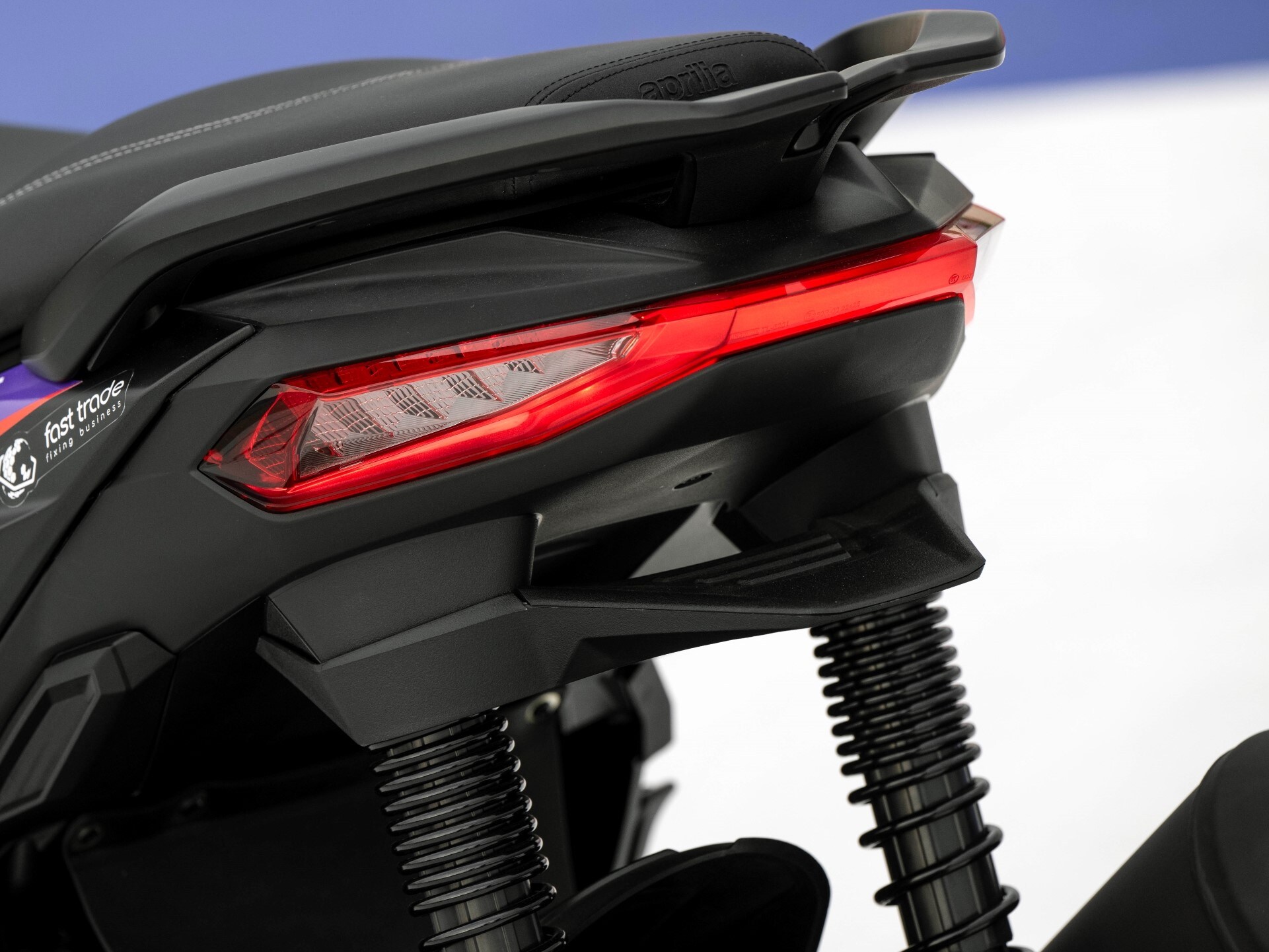 Aprilia SR GT Replica 200: price, colors, consumption