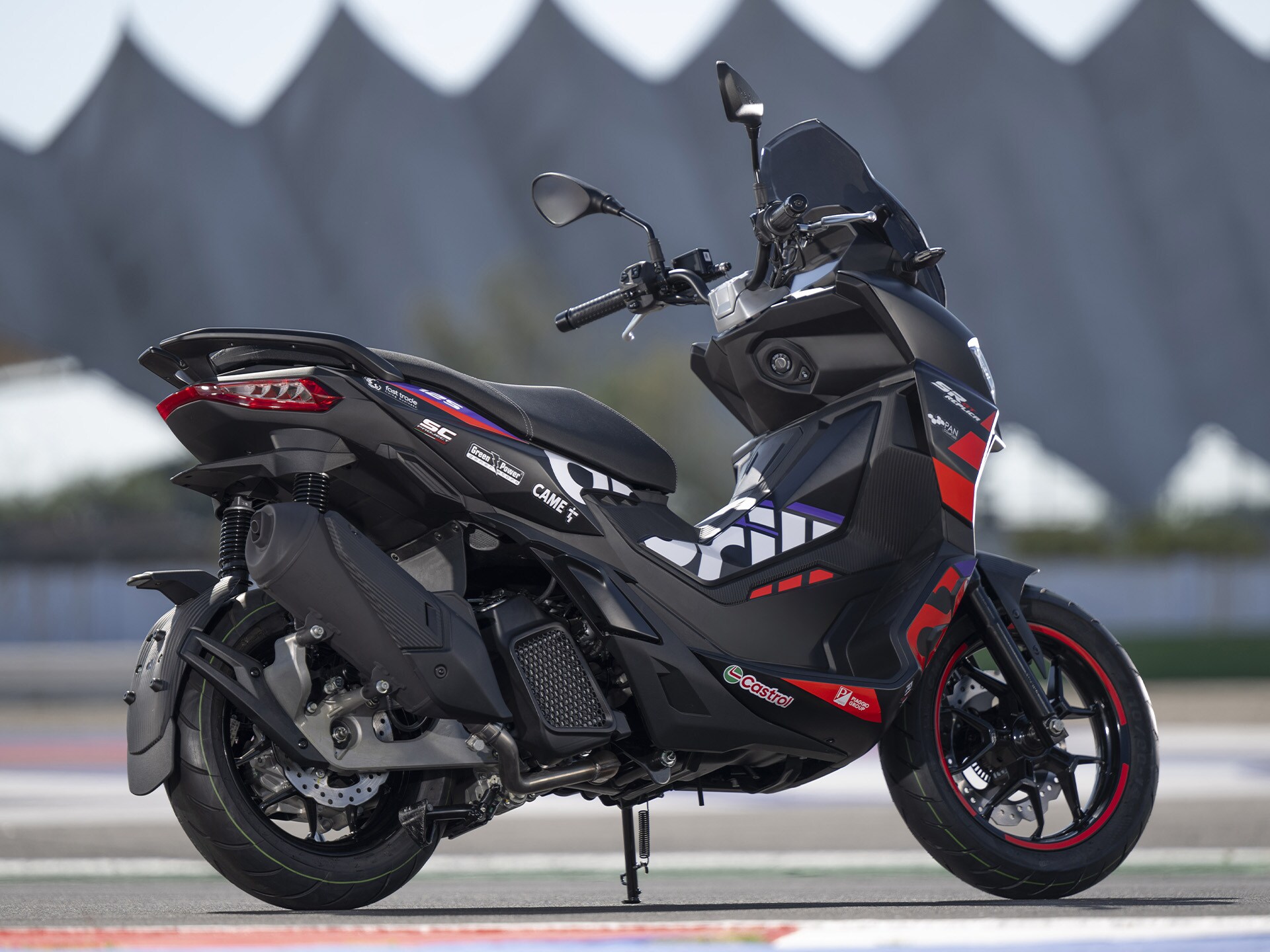 Aprilia SR GT: sport bike for short and long distances | Aprilia EN