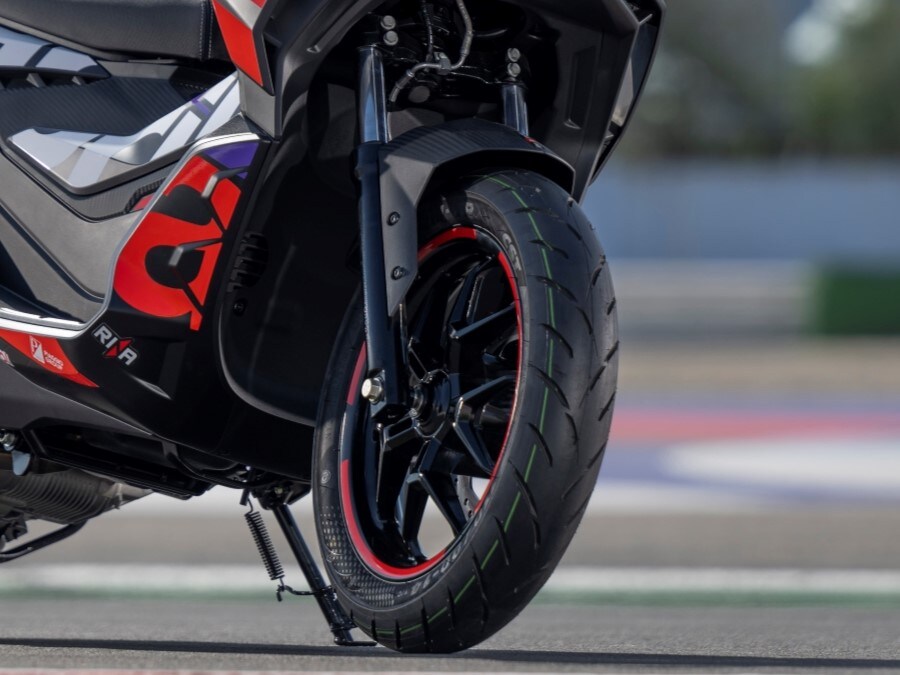 MOTOROLERIAI : SPORTINIS MOTOROLERIS APRILIA SR GT REPLICA 125 GP