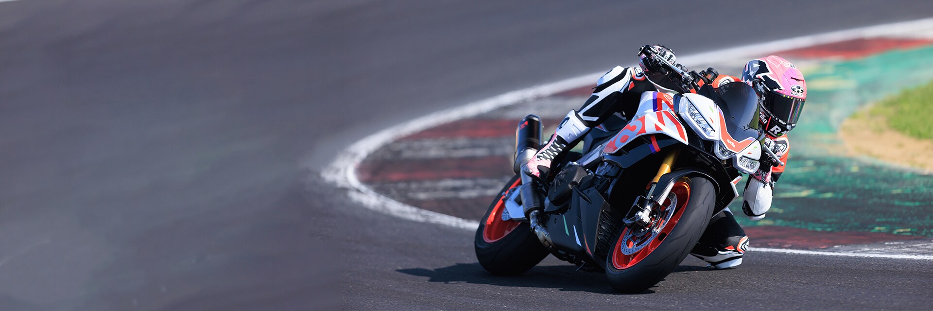 Aprilia Tuono V4, naked motorcycle. 1100cc.