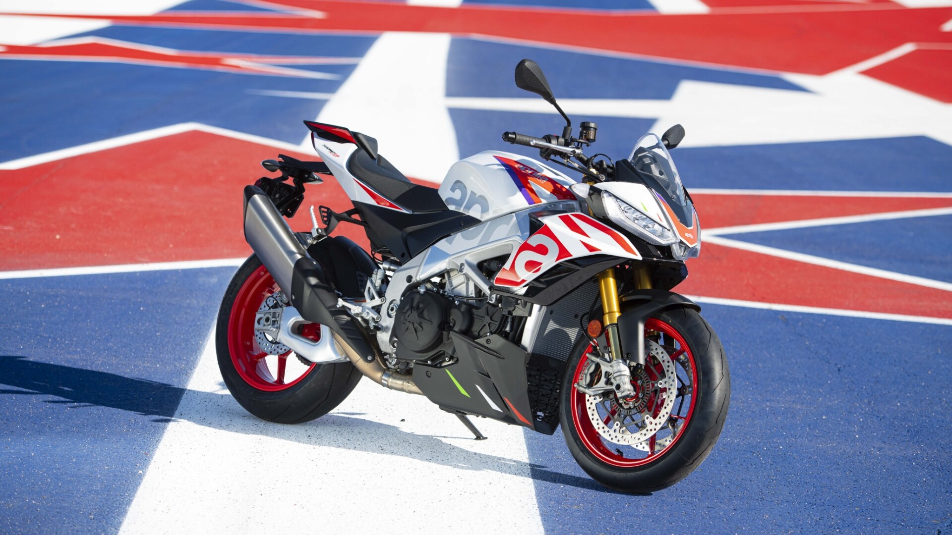 Aprilia Tuono V4, naked motorcycle. 1100cc.
