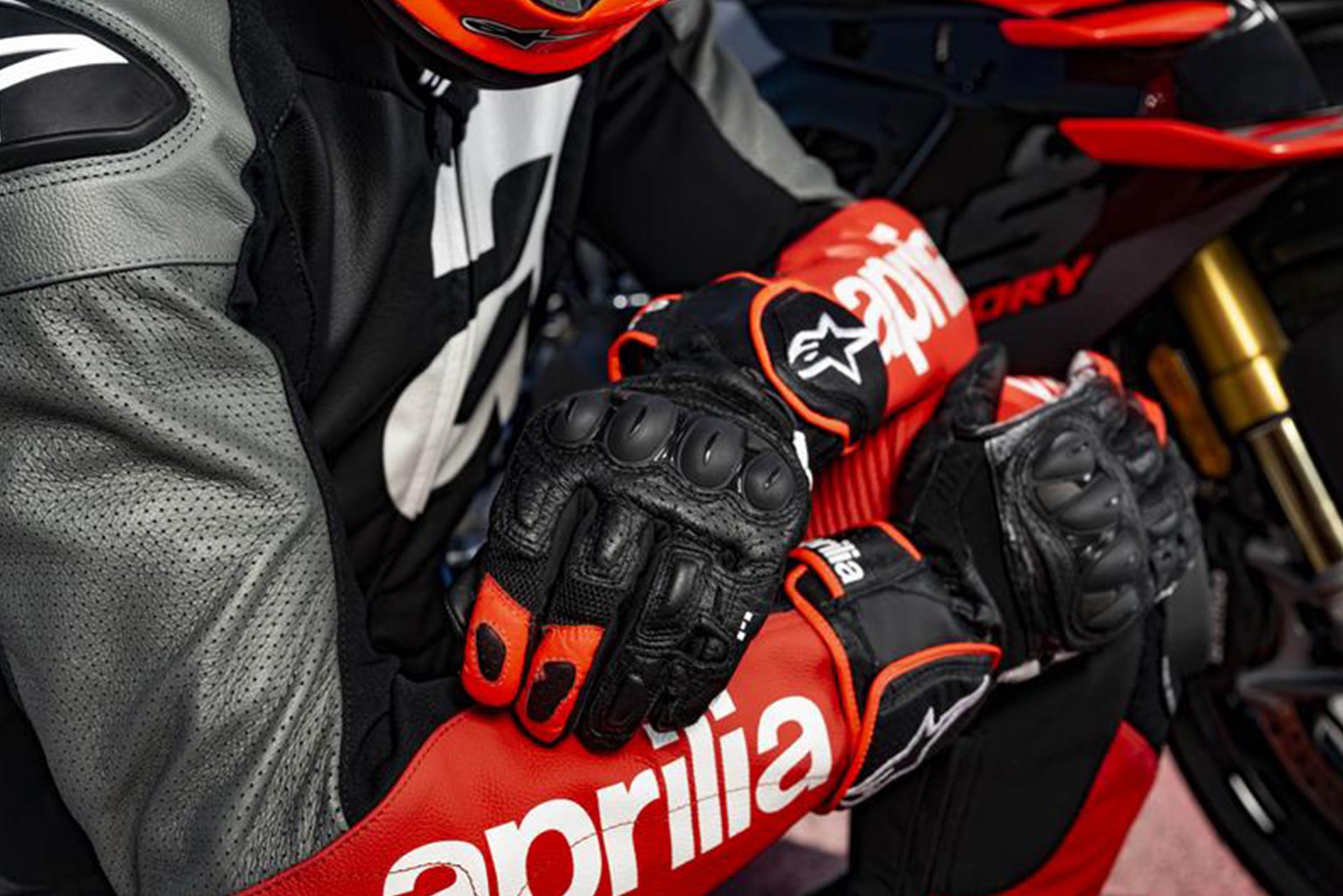 Sport & Performance Apparel | Aprilia EN