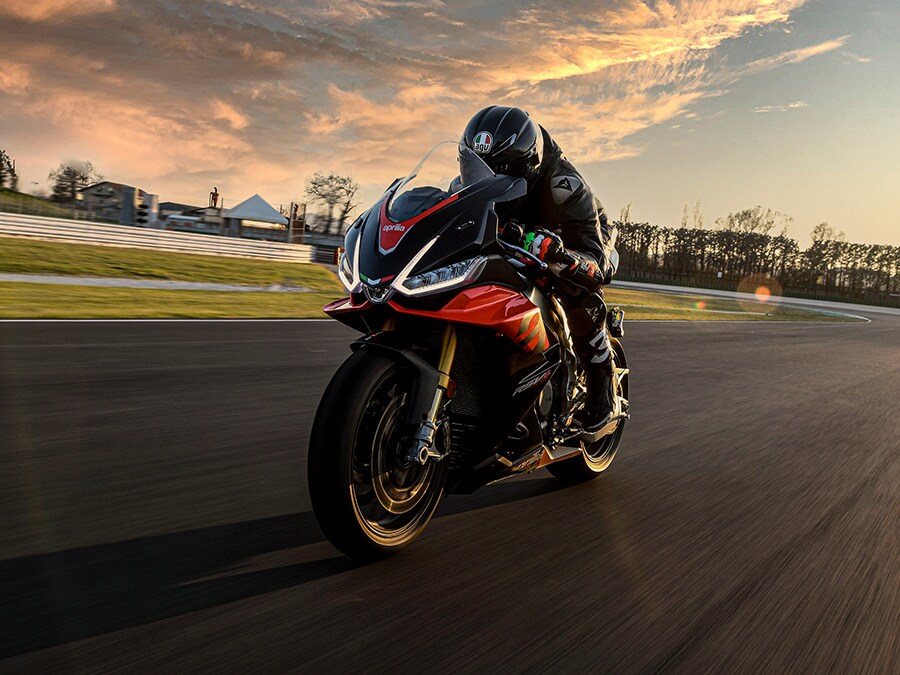 Aprilia: motorcycles and scooters. Official site